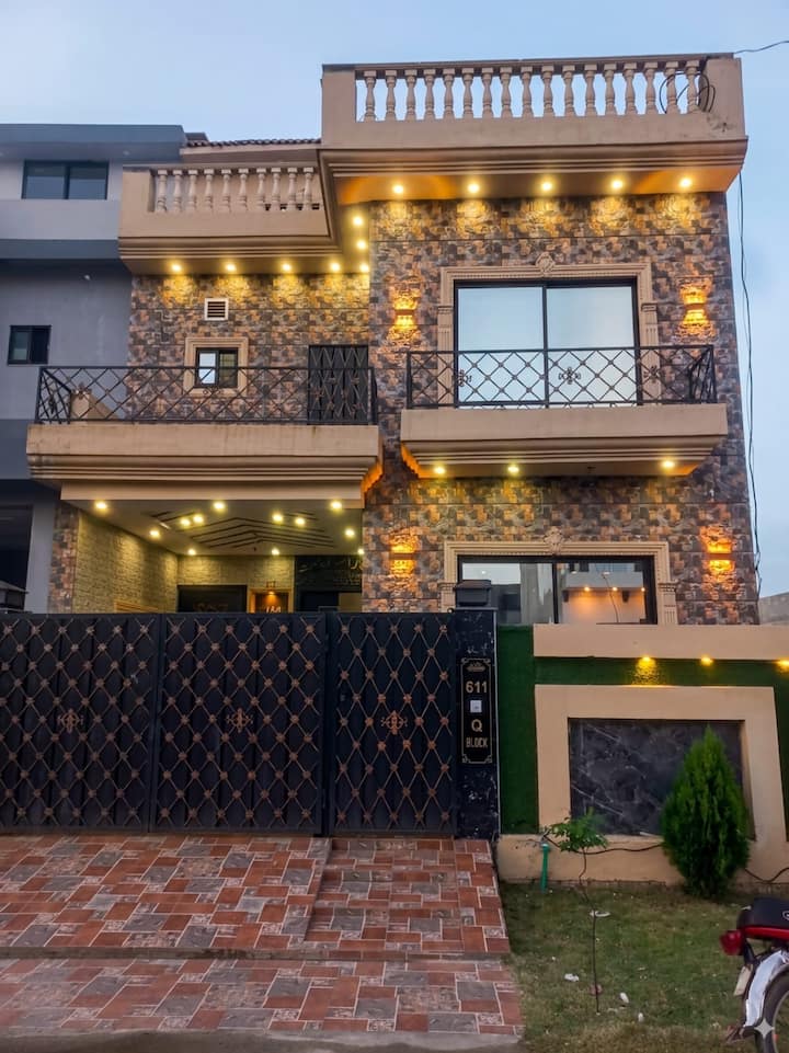 Modern Stylish Home Peaceful Stay - 라호르