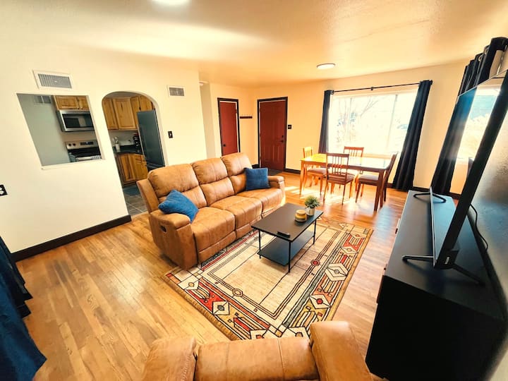 Updated, Clean Downtown Gj Apt W/ Private Carport - Grand Junction, CO