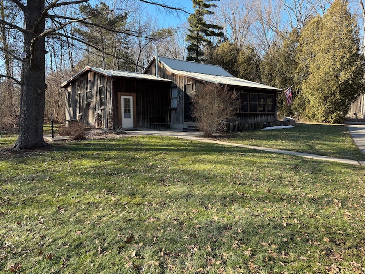 Little Calumet Cottage - Beverly Shores, IN