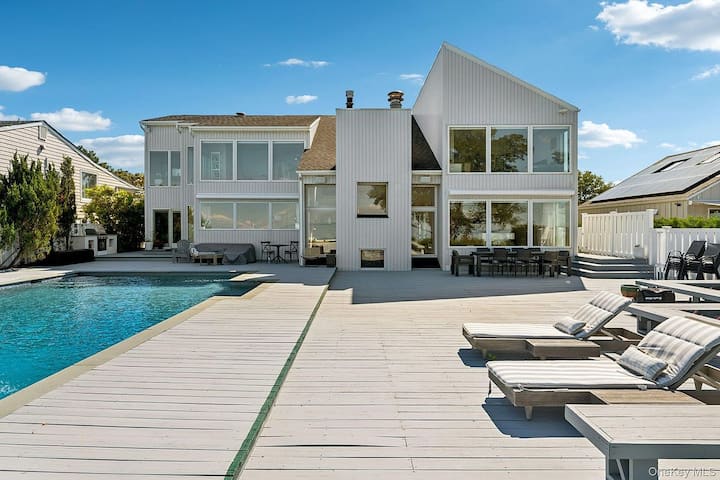 Modern Coastal Sanctuary: Pool & Private Beach - Roslyn, NY