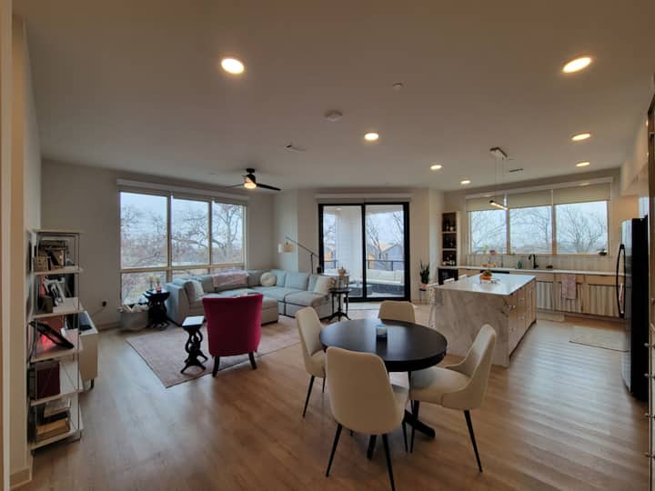 Dallas & Bishop Arts Neighborhood - Highland Hills - Dallas