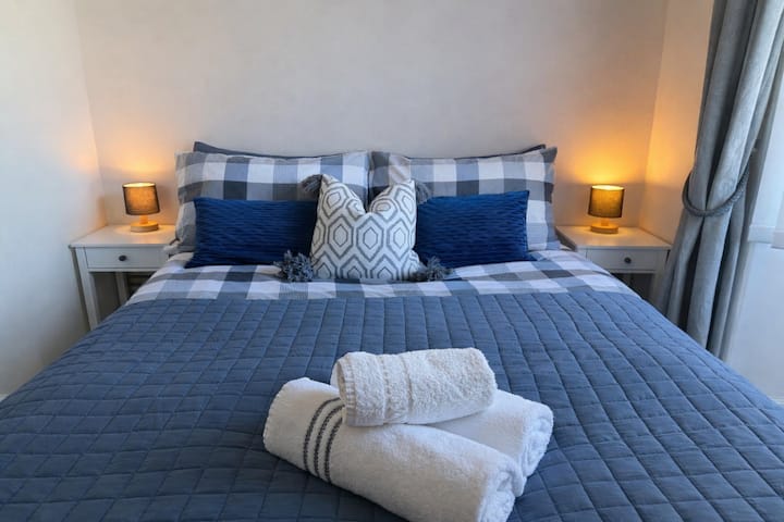 Stylish Leith Residence | Tram To Centre & Airport - Edinburgh