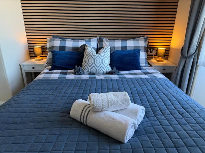 Stylish Leith Residence | Tram To Centre & Airport - Edinburgh