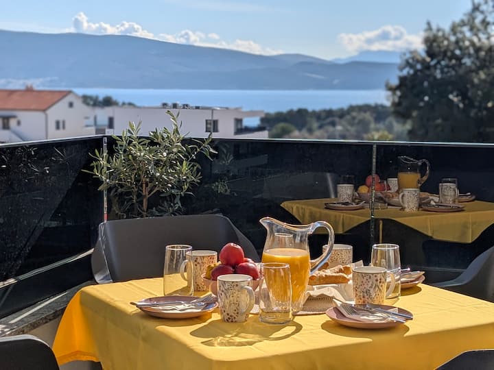 Meerblick-apartment Neu, Balkon 24m², Strand 400 M - Krk