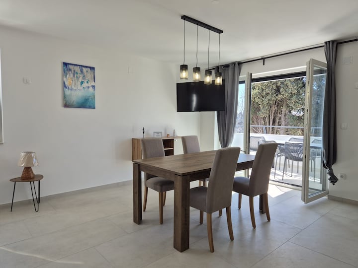 Natalija A4 City 1-mirna Lokacija, Blizu Centra - Krk