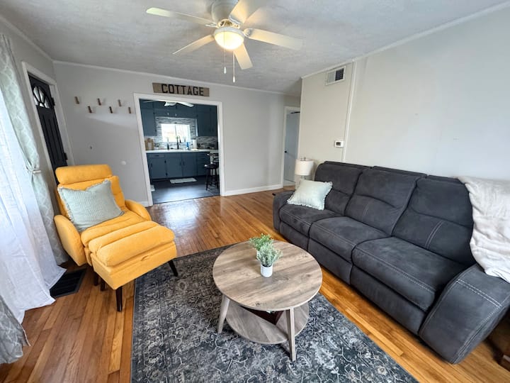 Pawpaw's Cottage~cozy Bungalow Near Wvu & Downtown - West Virginia