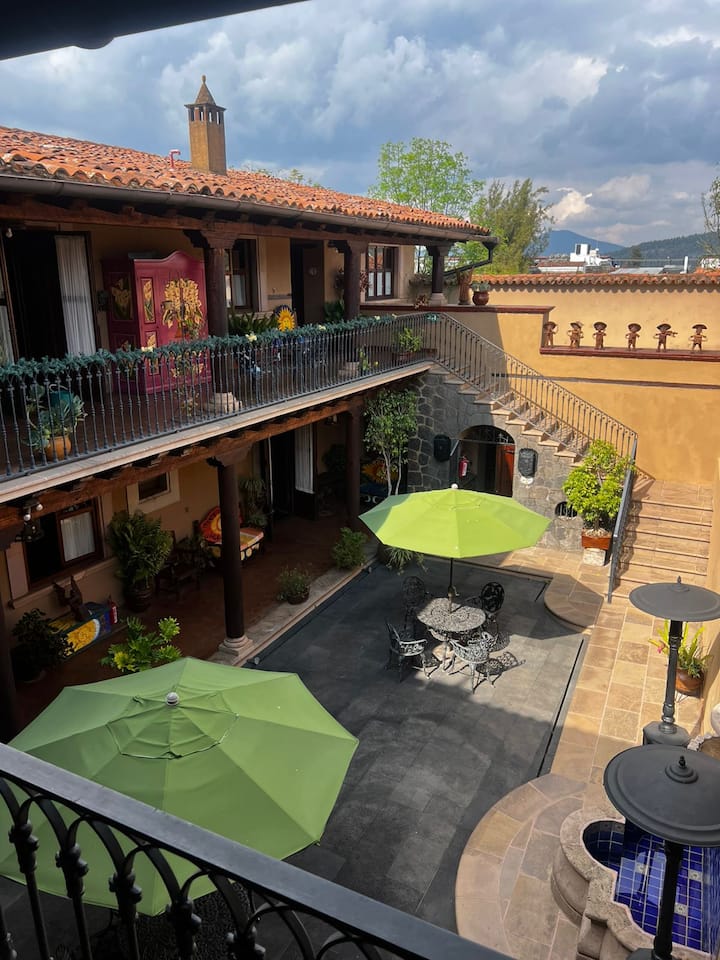 Homey, Welcoming Atmosphere In Patzcuro. - Pátzcuaro