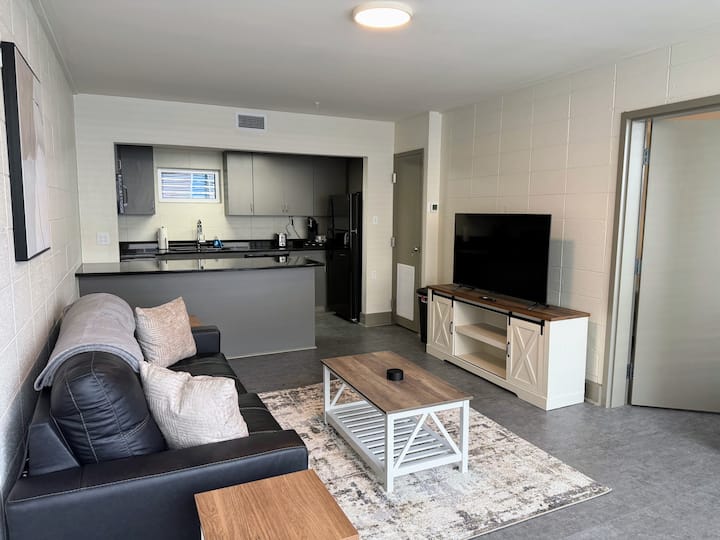 Downtown's Finest - Comfortable And Simple - Dothan, AL