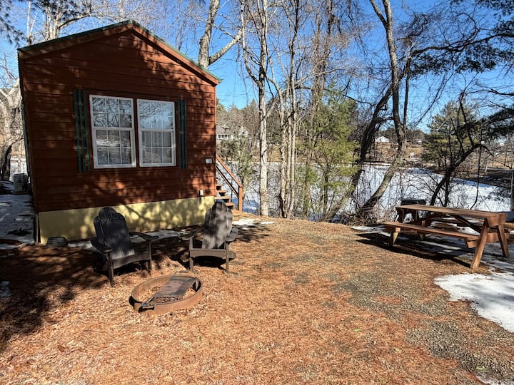 Cabin By The Lake - Hillsville, VA