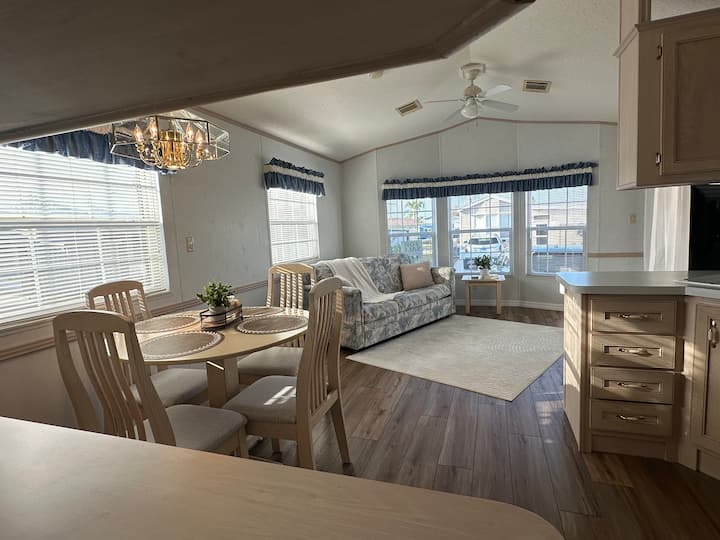 Waves And Wings Retreat - Sarasota, FL