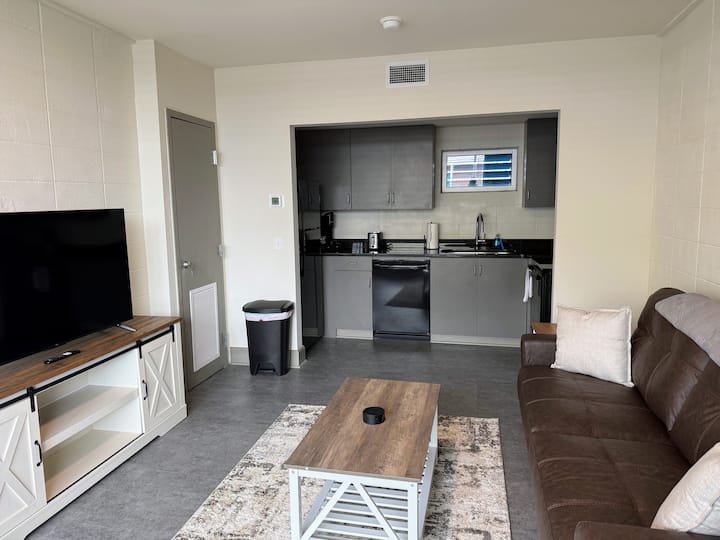 Downtown And Centrally Located - Clean And Safe - Dothan, AL