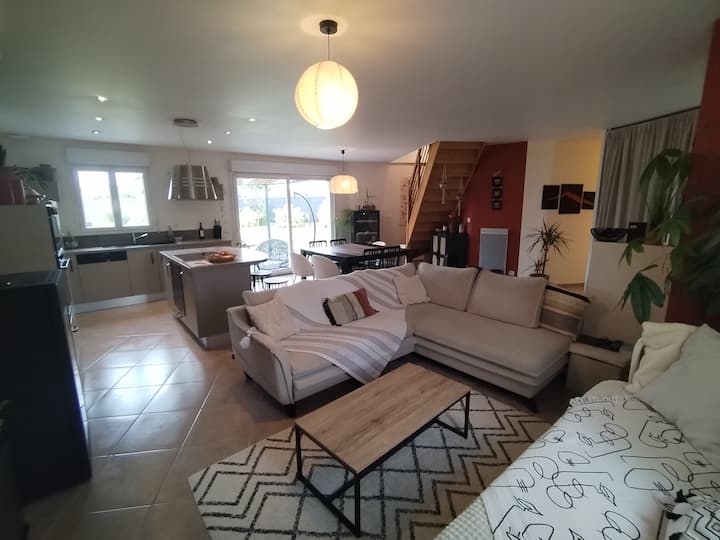 Grande Maison Aménagée Avec Terrain Clos - Cher