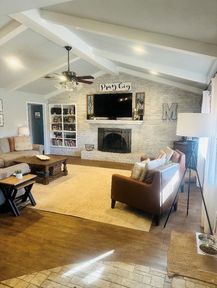 Cozy 4-bedroom Home In Central Lubbock - Lubbock, TX