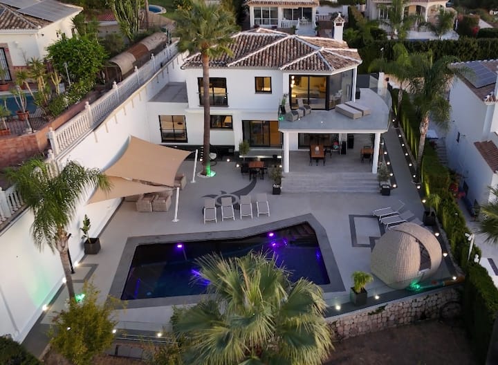 Eksklusiv Villa Med Fantastisk Utsikt Og Basseng - Fuengirola