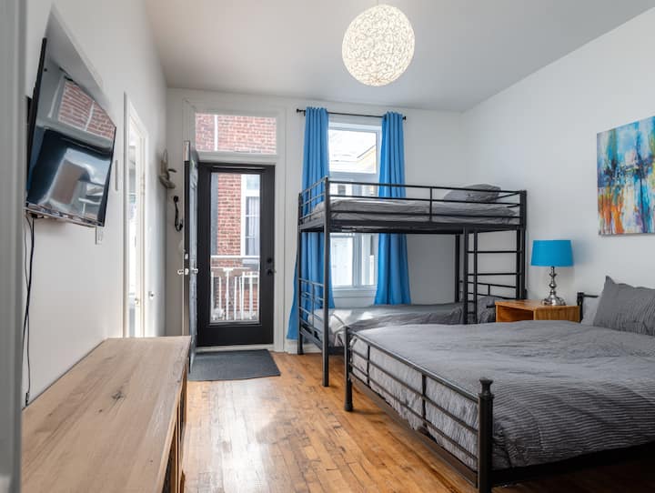 Empire Oasis: Chic Midtown 1br W/ Private Balcony - Nueva York