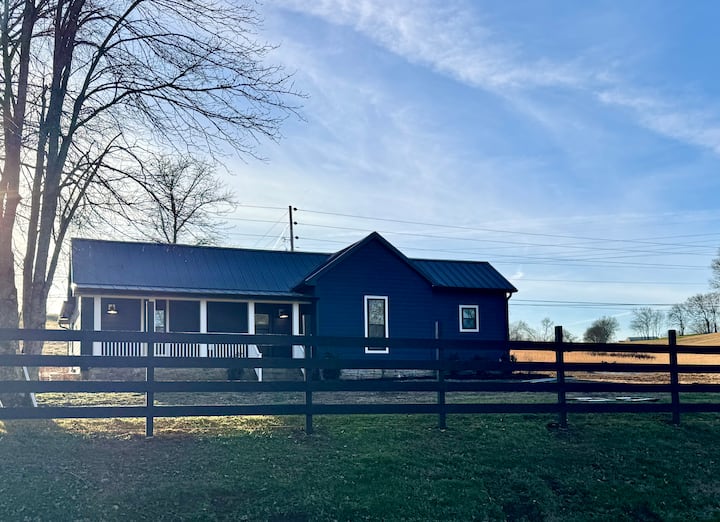 Little Blue Farm House - Columbia, TN