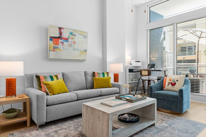 Sarasota Downtown Living - Pool/gym/free Parking - Sarasota, FL
