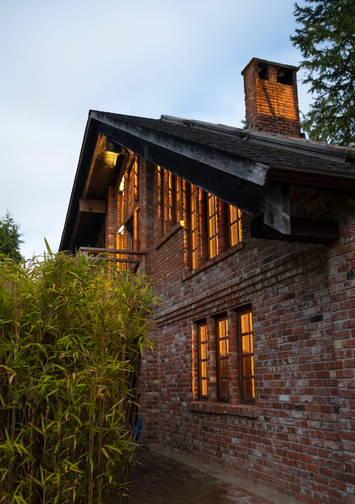 Tofino Brick House - Tofino