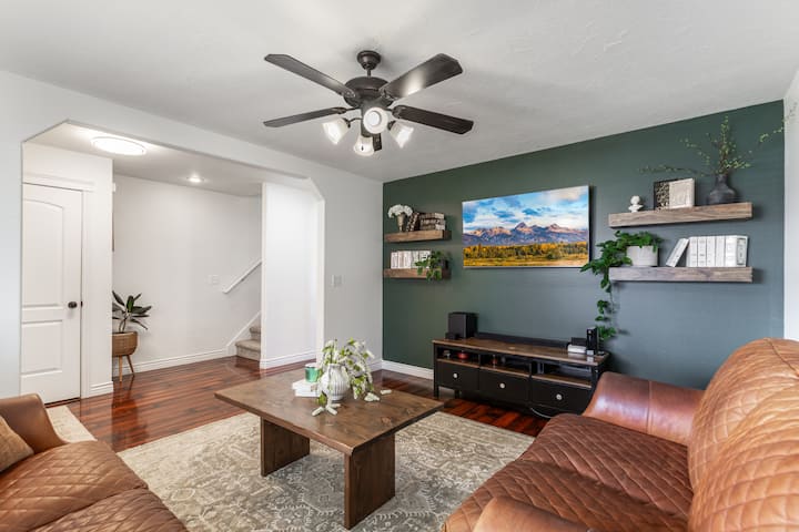 Chic Vintage Modern Getaway | Fenced Yard, Office - Idaho Falls, ID