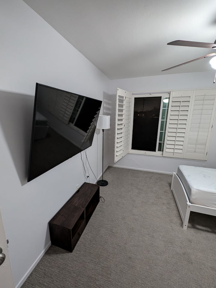 Room For Rent In The Heart Of Corona - Corona, CA