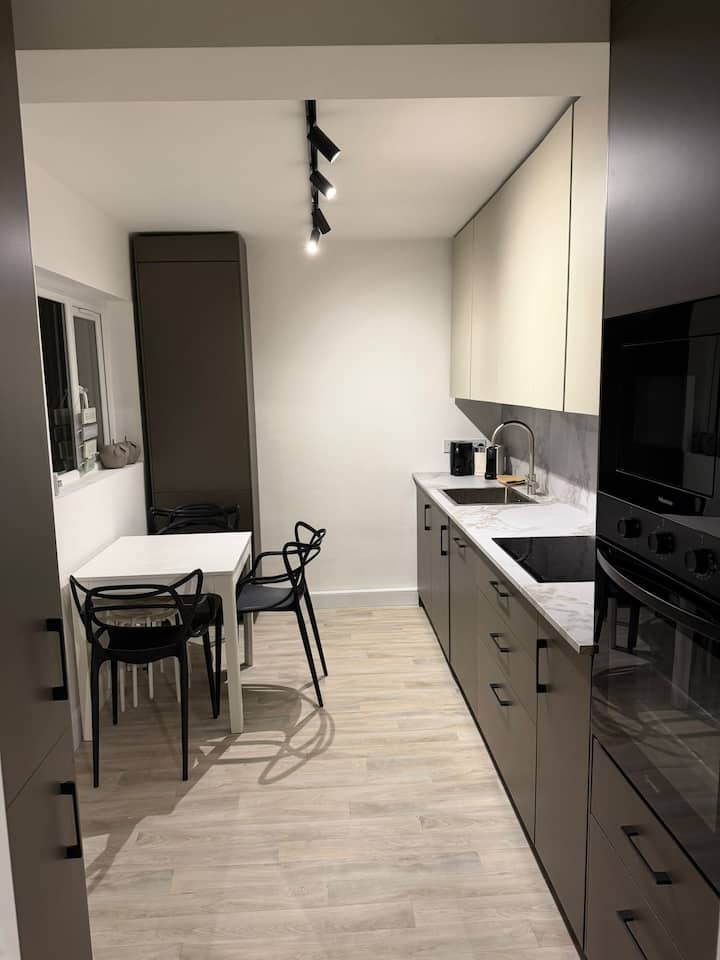 Spacious 4br Contractor Home | Parking For 4 - Derbyshire