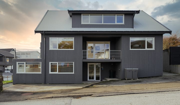 Súlan · Large House · Seaview · Group Stay - Faroe Islands