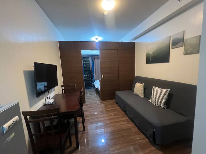 Air Residences. Pool View. Fast Wifi 200 Mbps - Manila