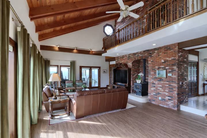 New! Yosemite Views • Luxe 5br 4.5ba • Sleeps 16+ - Oakhurst, CA