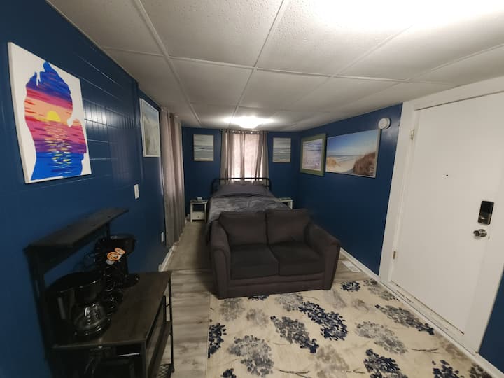 The Upstairs Nest: A Pocket-sized Studio For Two - Benton Harbor, MI