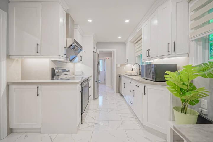 Cozy Bungalow 3 Bedrooms-richmond Hill - 萬錦