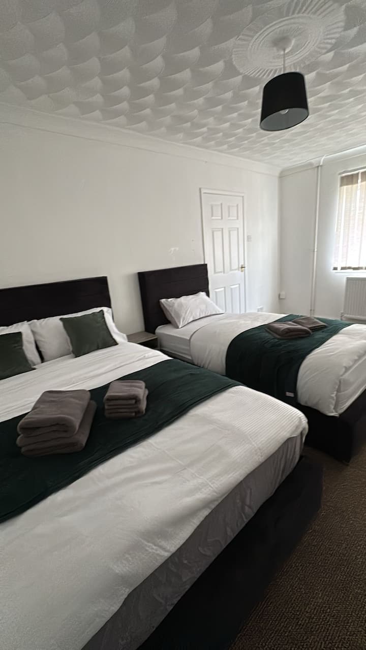 3br Contractor House | Driveway Parking + Garden - Peterborough, Royaume-Uni