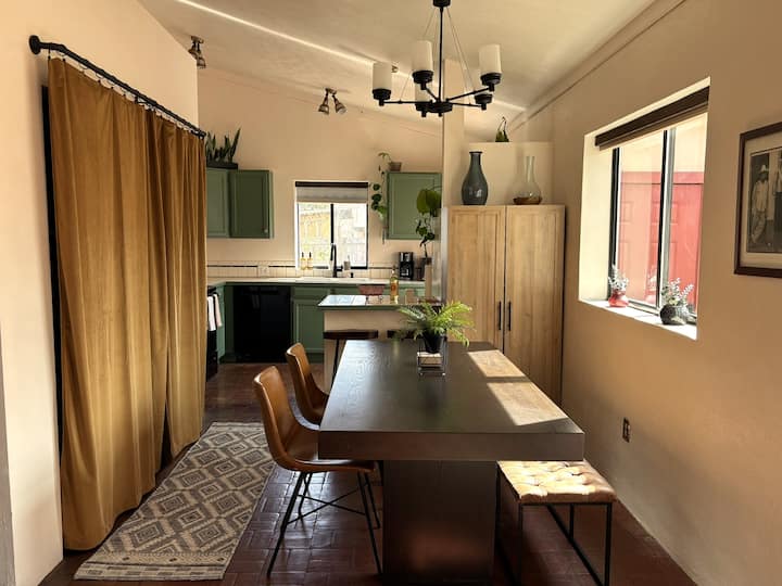 Red Rocks Retreat: Unique Home In Golden - Golden, CO