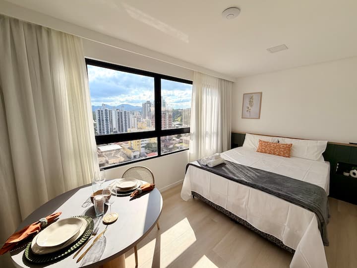 Loft On 706 | Queen + Garagem |200m Vila Germânica - Brazil