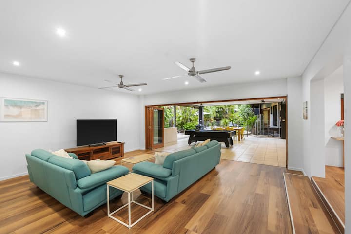Trinity Beach Entertainer - Space And Privacy - Trinity Beach