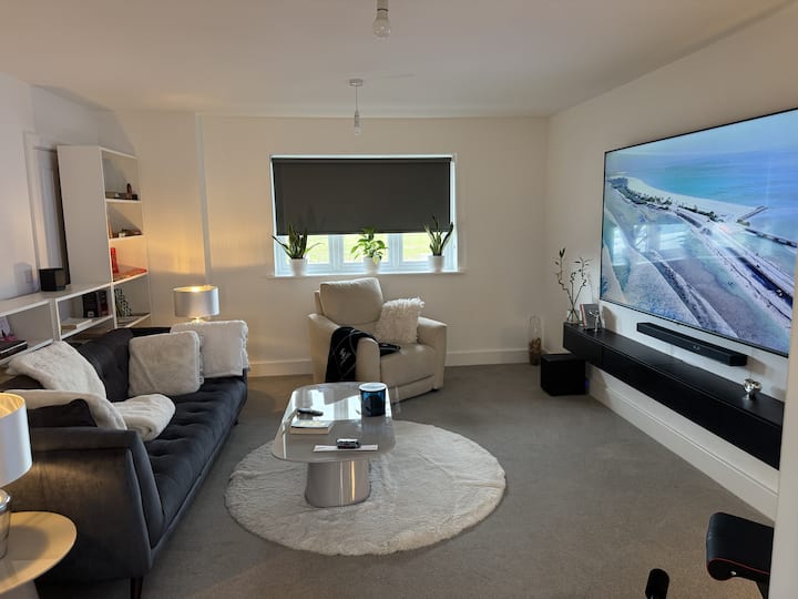 Stylish 4br Home | Office | Free Parking, Garden - 科爾切斯特