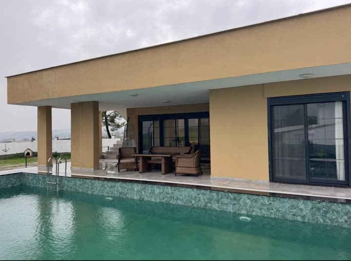 1750 M2 Arazi Içinde Müstakil Havuzlu Ev - Menderes