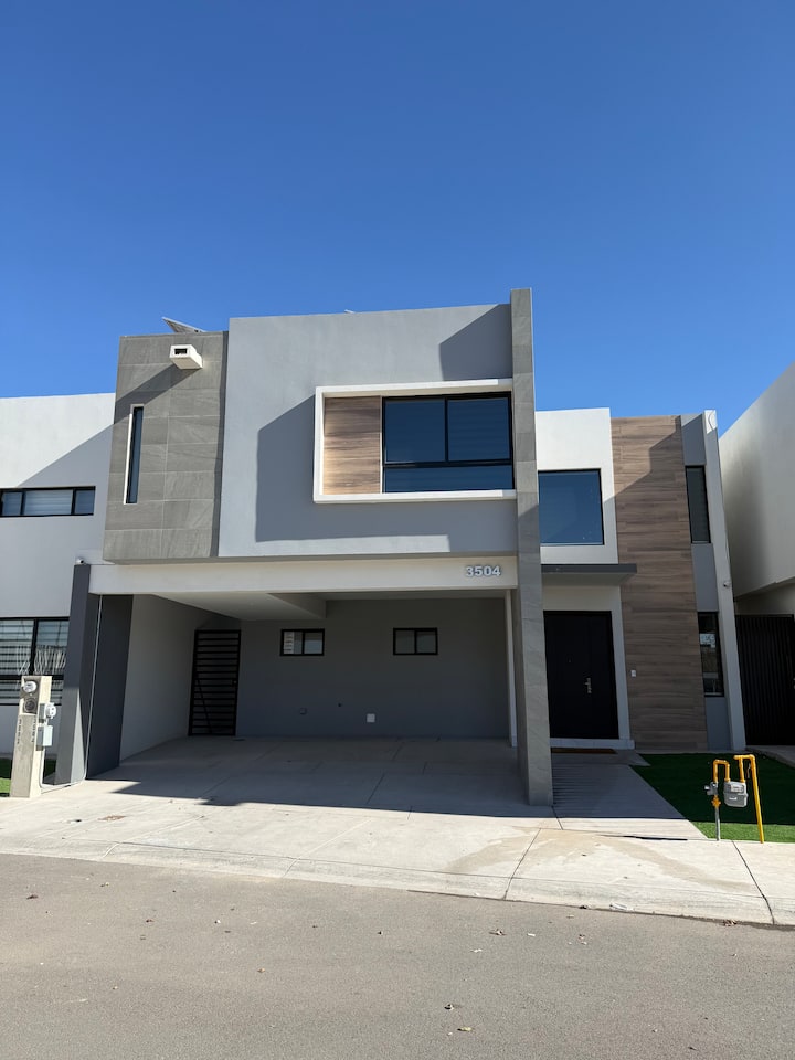 A Minutos Del Consulado | Casa En Fracc. Privado - Ciudad Juárez