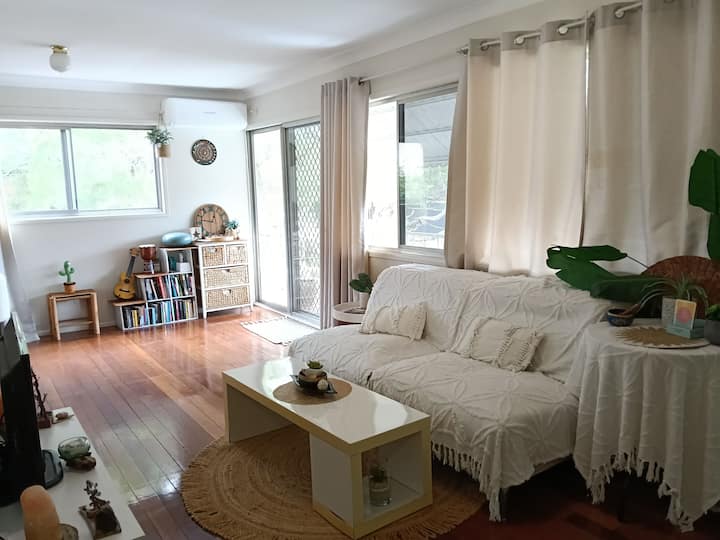 Airy, Quaint Hideaway With Fantastic Location - Gold Coast