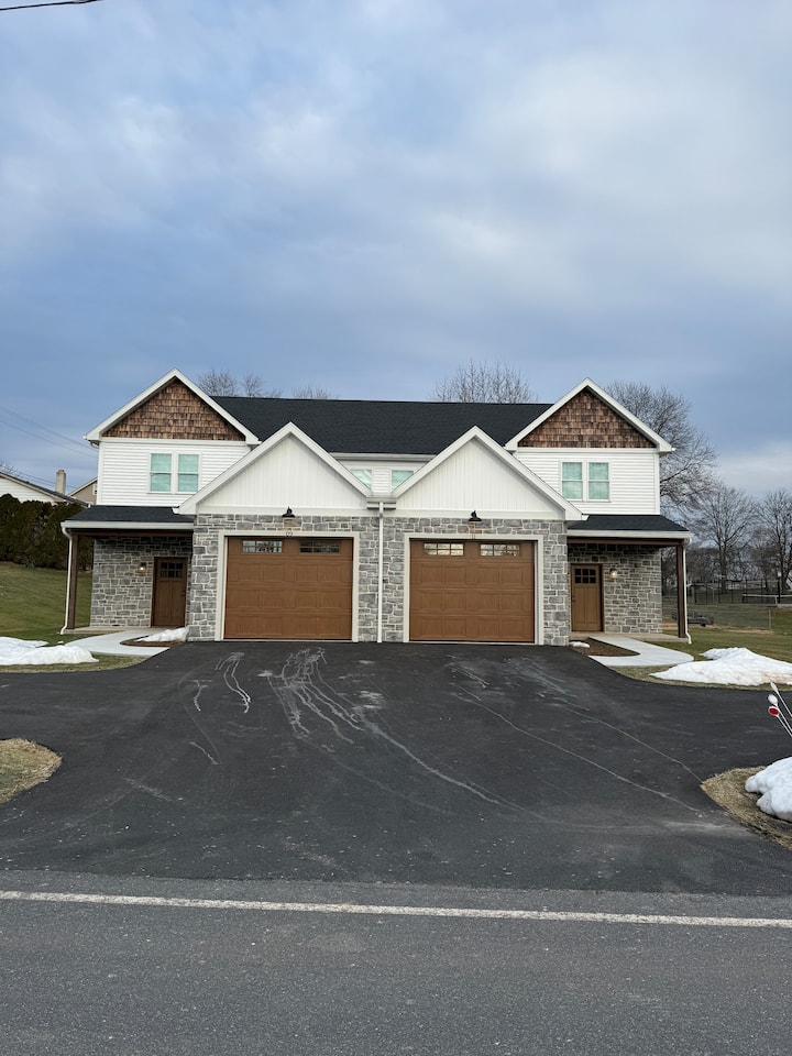 Golden Glow Getaway - Fredericksburg, PA