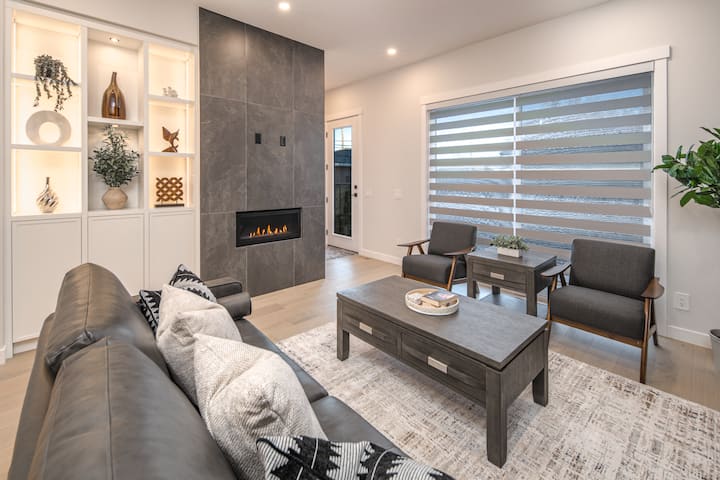 Luxury Retreat | New Build | Mins To Dt - Calgary