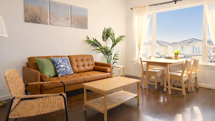 Spacious 3br House W/ Ac | Private & St Parking - Vancouver