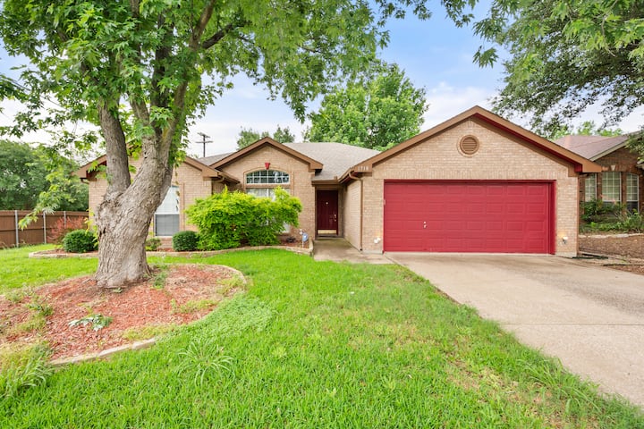 Peace Is Priceless In Mansfield - Mansfield, TX