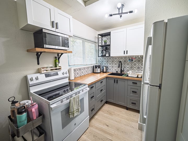 Private Downtown Cottage - Near Hospitals - Redding, CA