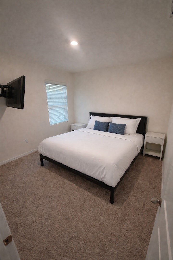 Private Entrance 2 Bed 1 Bath. - Dinner Lake, FL