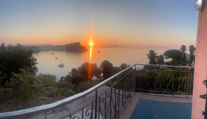 Peaceful Seaside Villa With Stunning Views - Procida