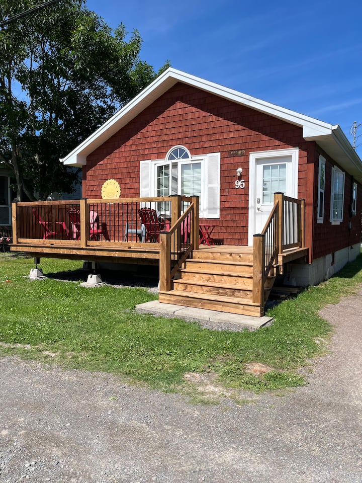 2br House, 4 Min Walk To Parlee - Shediac