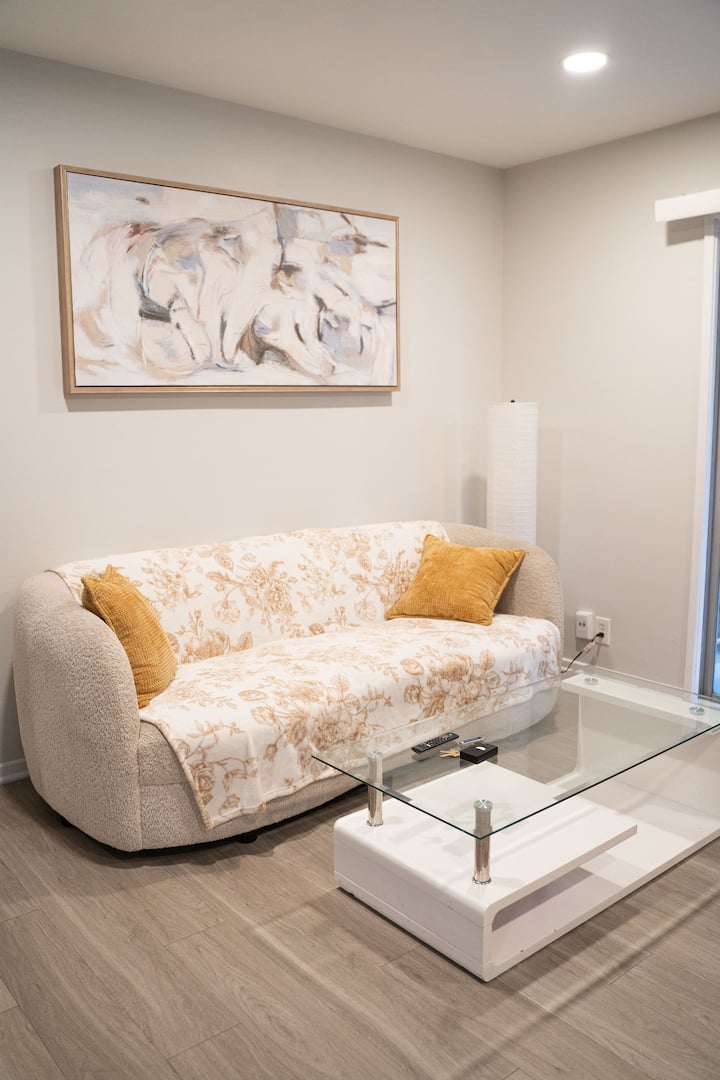 2 Bd Beverly Hills/ Free Parking/ Los Angeles - Los Angeles, CA