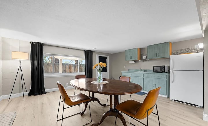 Spacious/private 2br Suite 1/2mile To I80 Near Unr - Reno, NV