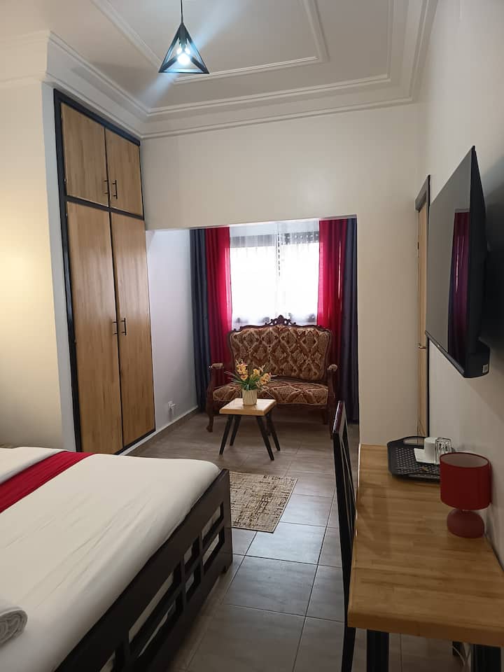 Chambre Premium "Aristote", Lumineuse Et Cosy - Yaoundé
