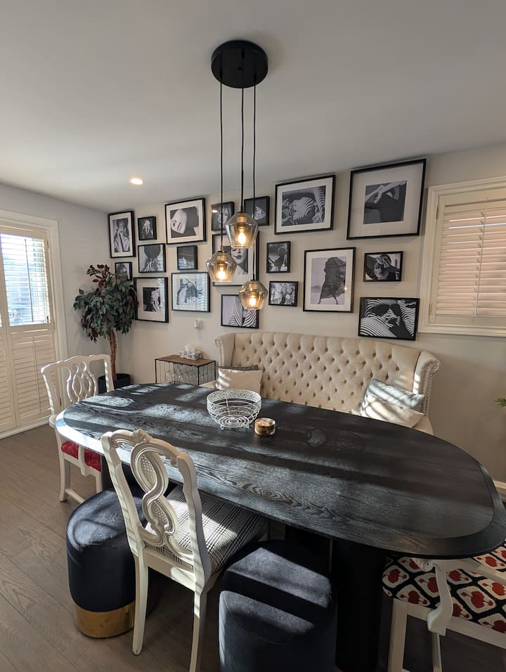 Designer 3br House | Fenced Yard | Dog-friendly - Toronto